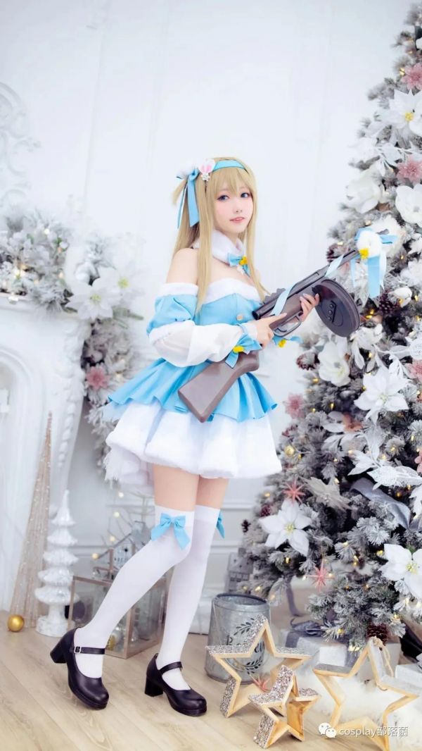 cos play少女前线圣诞装索米_历趣